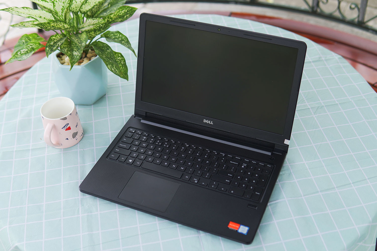 Laptop Dell Vostro 3568 i7-7500U/ 8GB/ 256GB SSD/ AMD Radeon R5 M420 ...