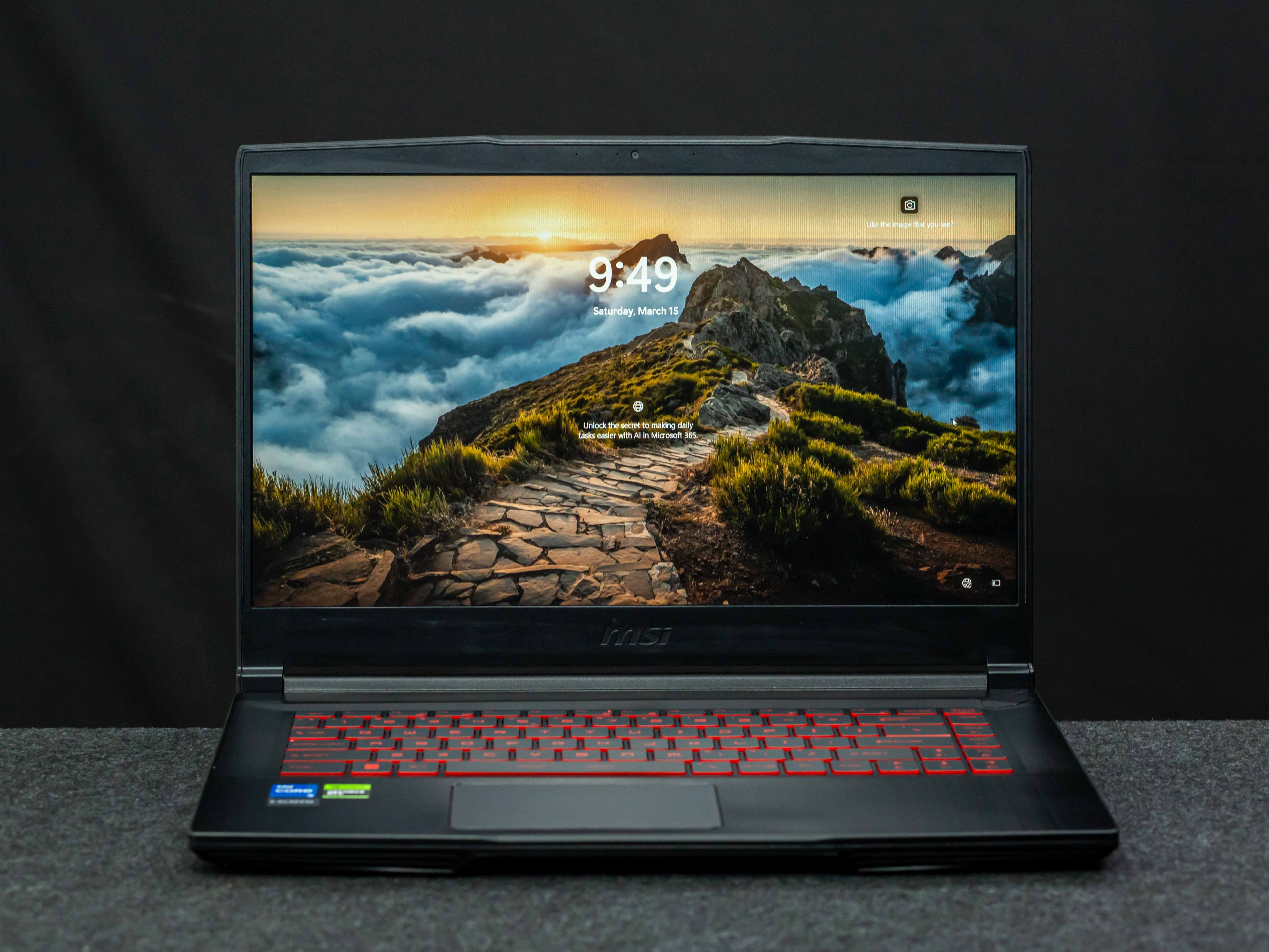 MSi GF63 Thin 11UC i7-11800H/ RTX 3050 4GB/ 15.6” FHD IPS 144Hz