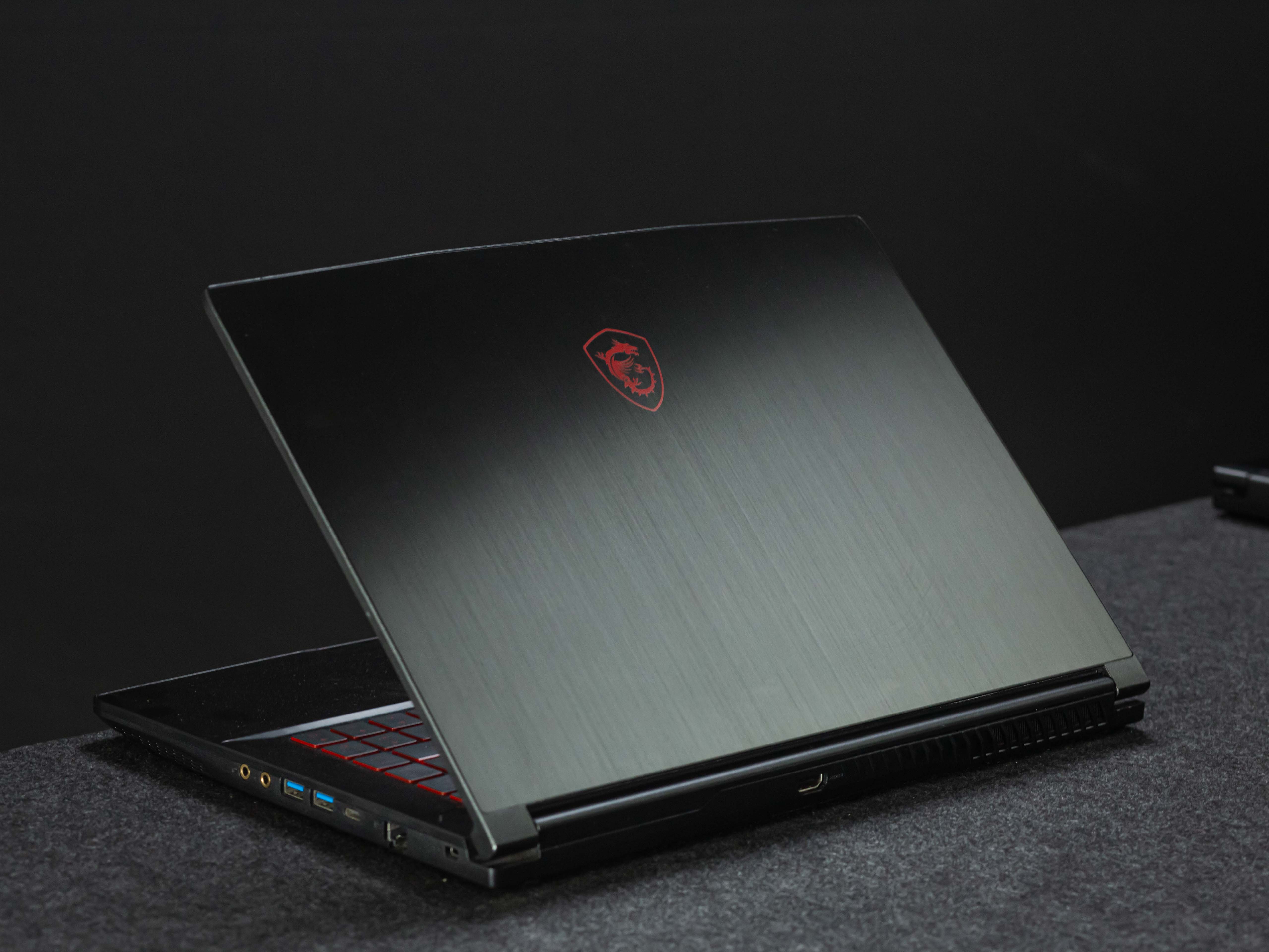 MSi GF63 Thin 11UC i7-11800H/ RTX 3050 4GB/ 15.6” FHD IPS 144Hz