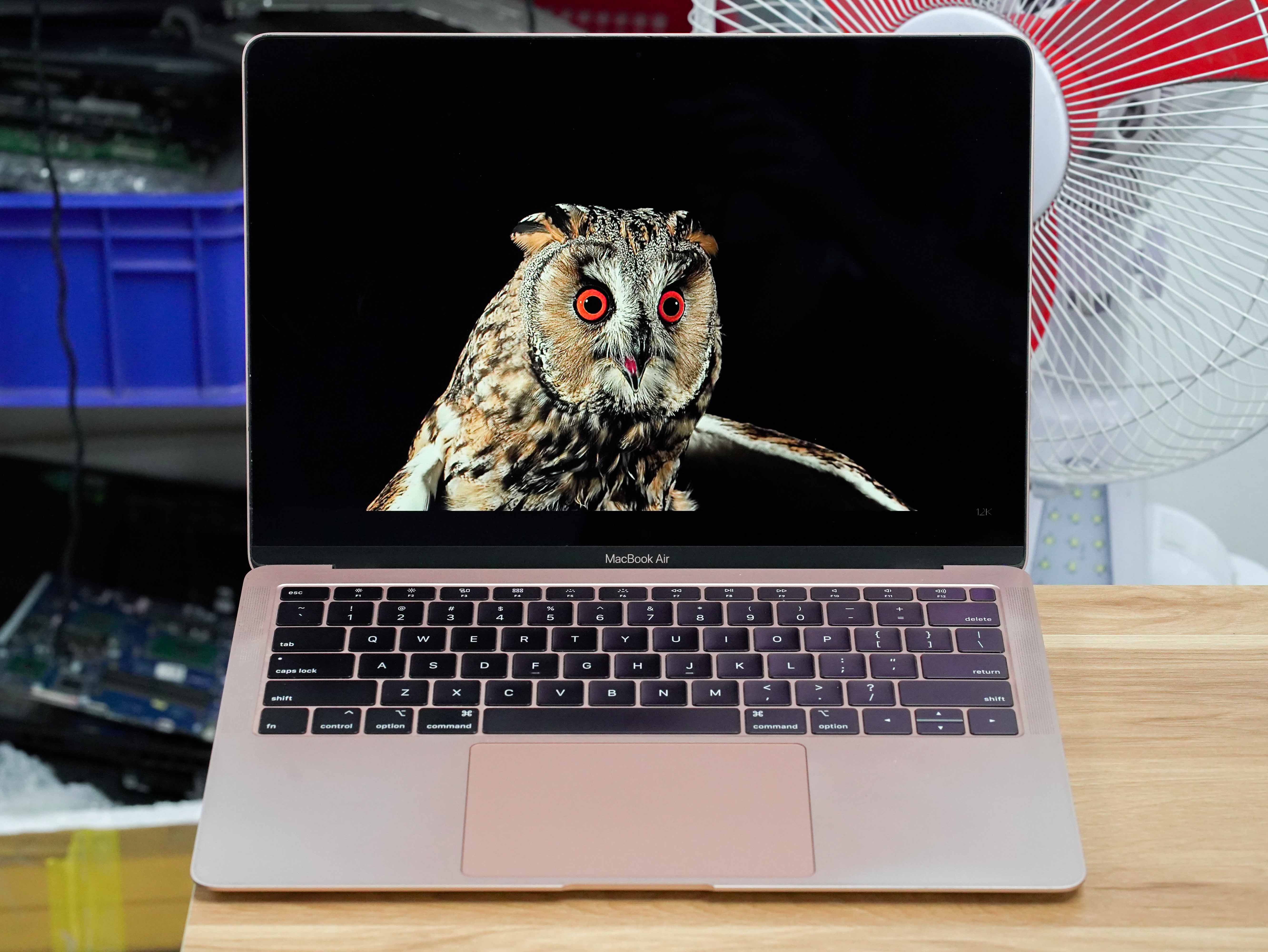 Macbook Air 13" Retina 2018 i5 vàng hồng. Bảo hành 2 năm